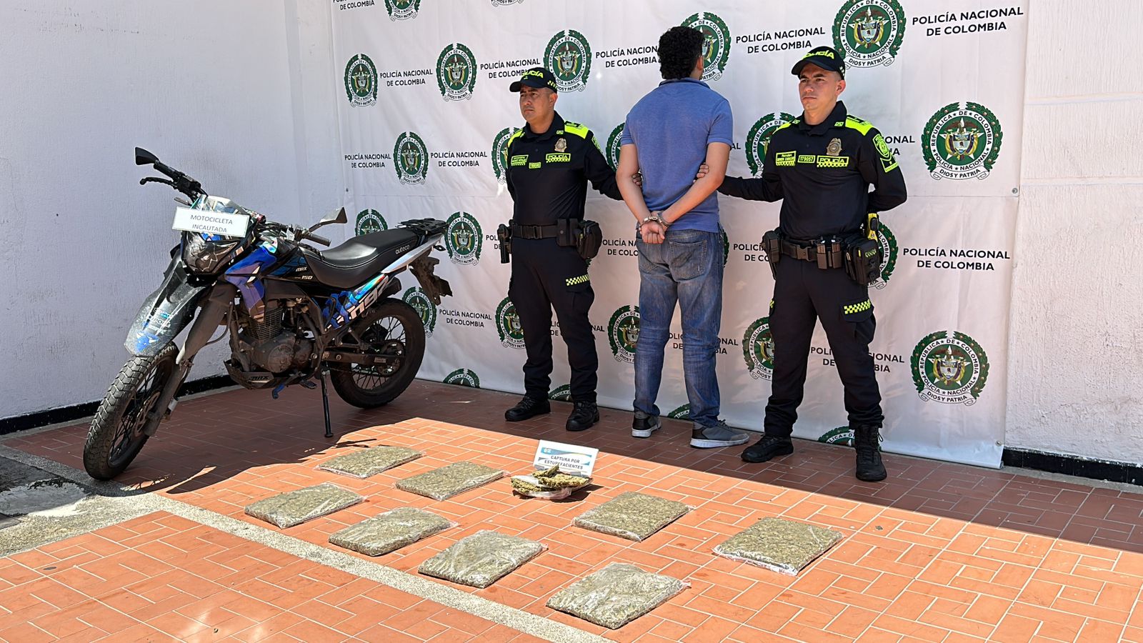 VIDEO. Jibaro cayó bien cargado en las calles de Provenza