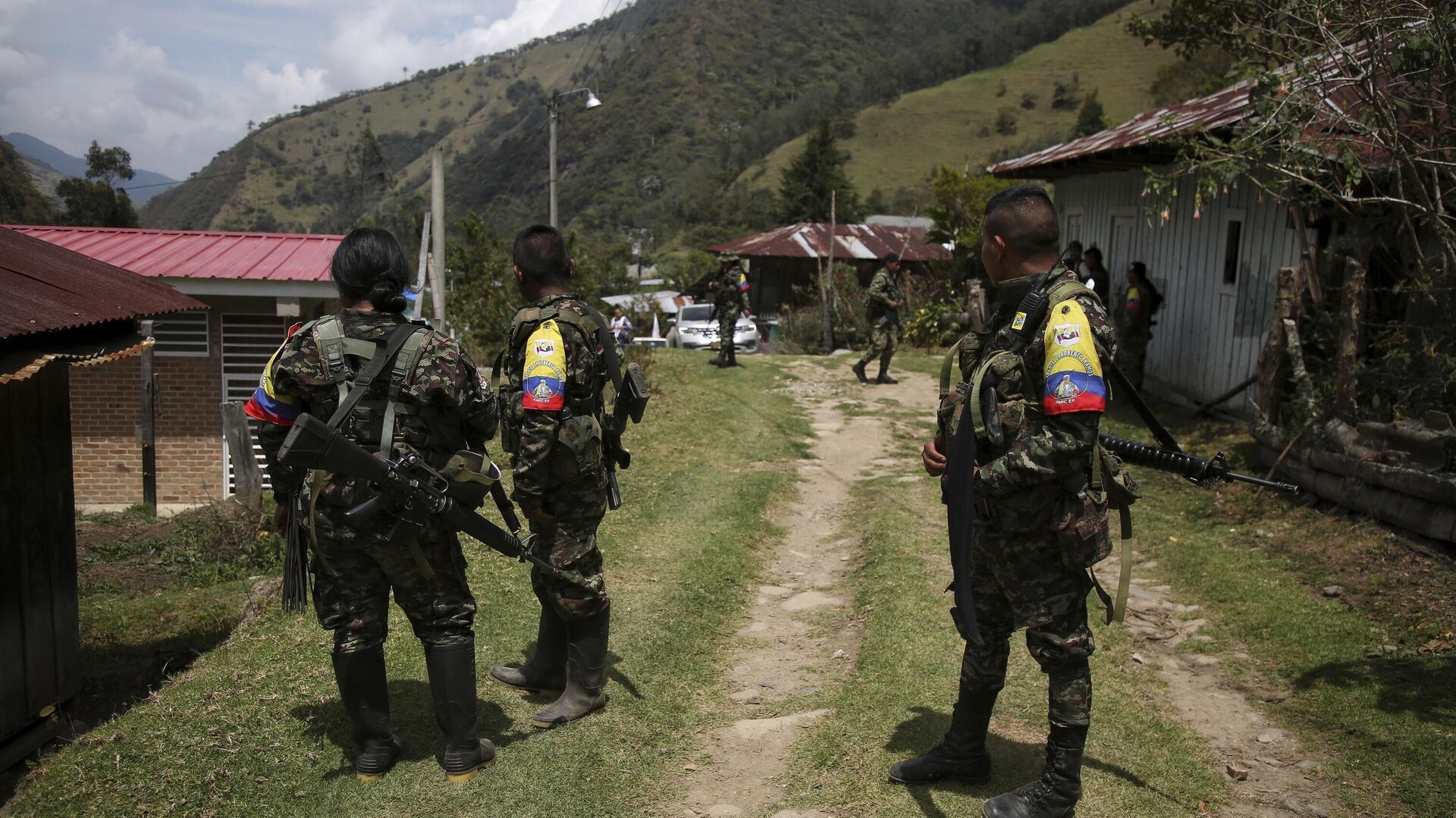 Farc ataca con drones y prende fuego a vivienda en Argelia, Cauca